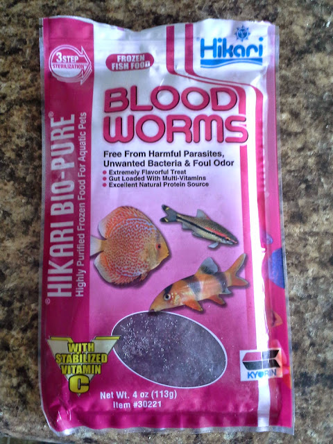AquaBowl: Review: Hikari Frozen Blood Worms