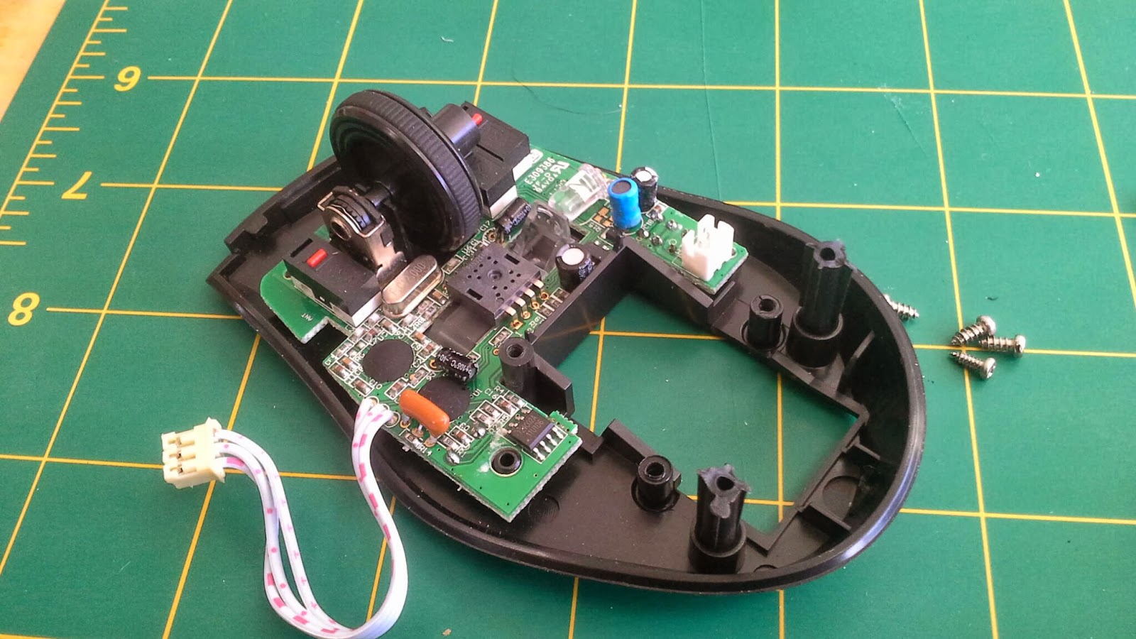 Drastic Plastic: Technika Wireless Mouse Disassembly