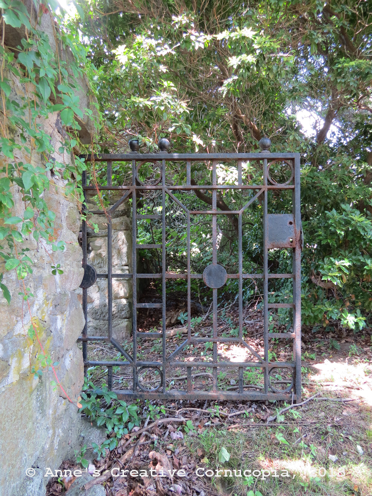 Anne's Creative Cornucopia: Black Wrought Iron Cemetery Gates - Photographs