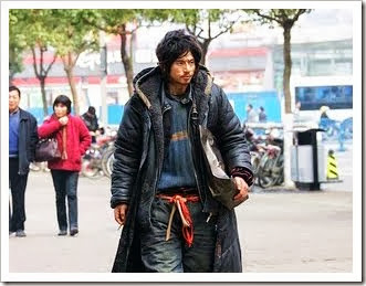 Pengemis Hensem Jadi Kaya Di China | OhDuniaKini