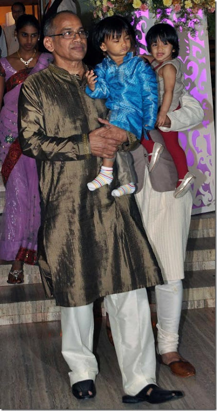 Actress Vidya Balan Family Album Pics ~ Gallery Bay