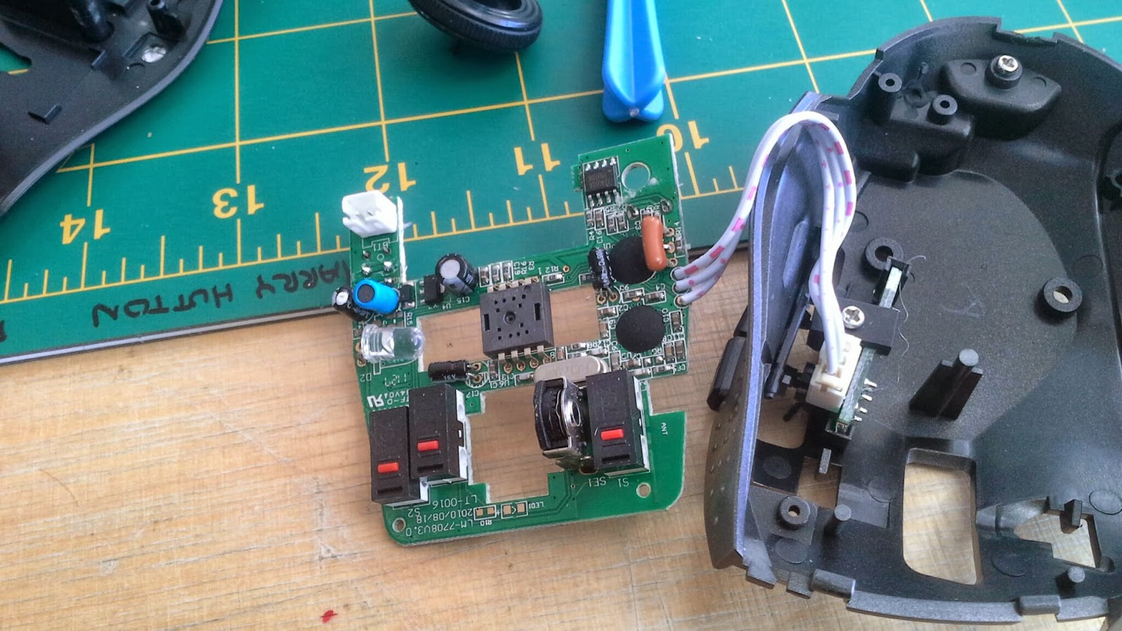 Drastic Plastic: Technika Wireless Mouse Disassembly