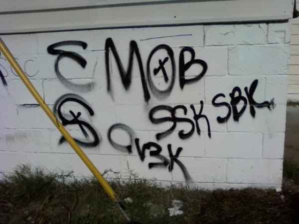blood piru brims gangs graffiti: Mob piru gang