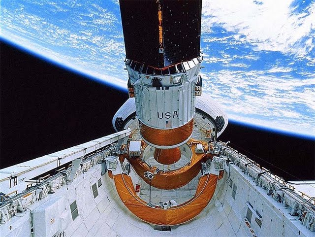 The McWhirters Project: The Space Shuttle Family Album, 1977- 2009.