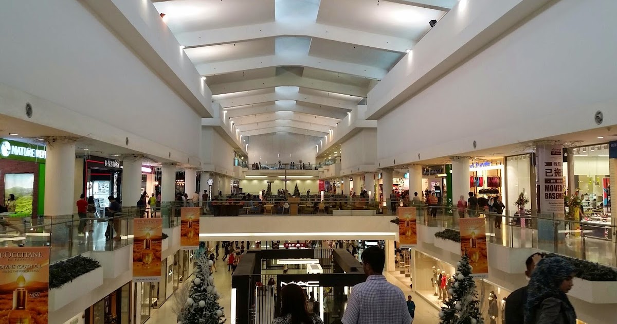 SUNDAY IS THE SPRING SHOPPING MALL AT KUCHING SARAWAK - AZLAN RUMADI