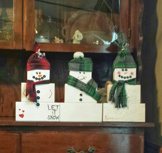 Kendall Marie's Crafts: DIY 2x4 snowmen!