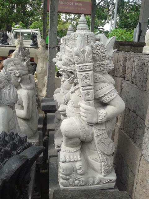 Patung Raksasa Bali Kembar - Liklik Batu Collection