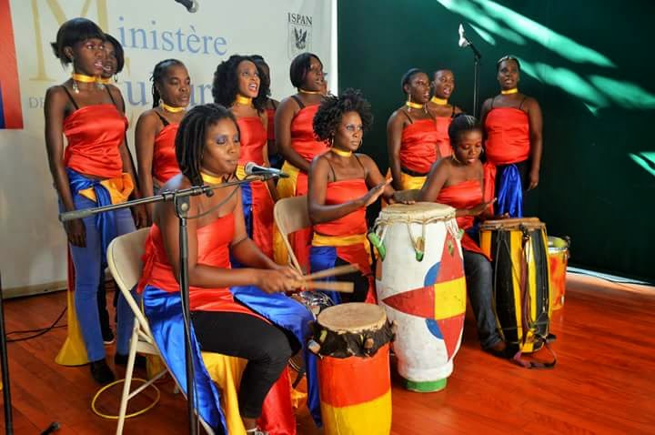 Prestation de Rara Fanm au @MCultureHT | Voir toutes les photos ici ...