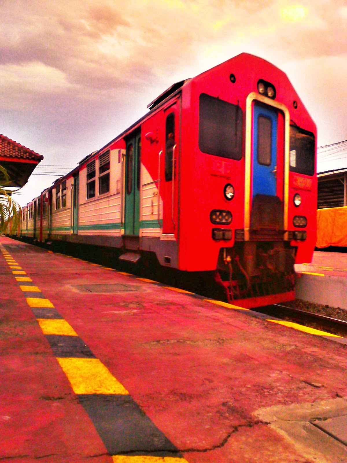 RAILWAY RAILFANS: Kereta Rel Diesel Elektrik Sriwedari ( YOGYAKARTA ...