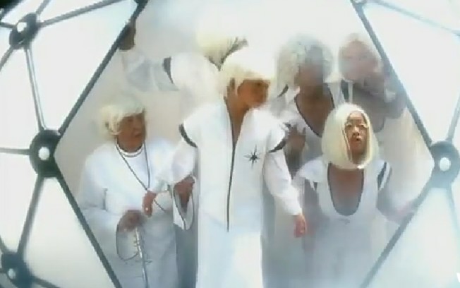 JusT BoNgO peoplez: OutKast Andre 3000 "prototyPe" (video and pics)