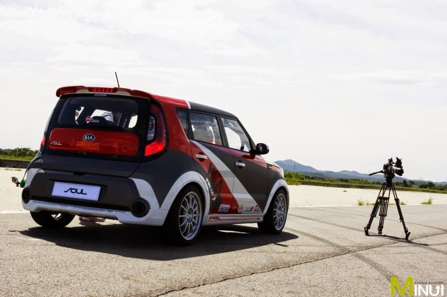 2014 Kia Soul customized out on the track... - THA KIA SOUL