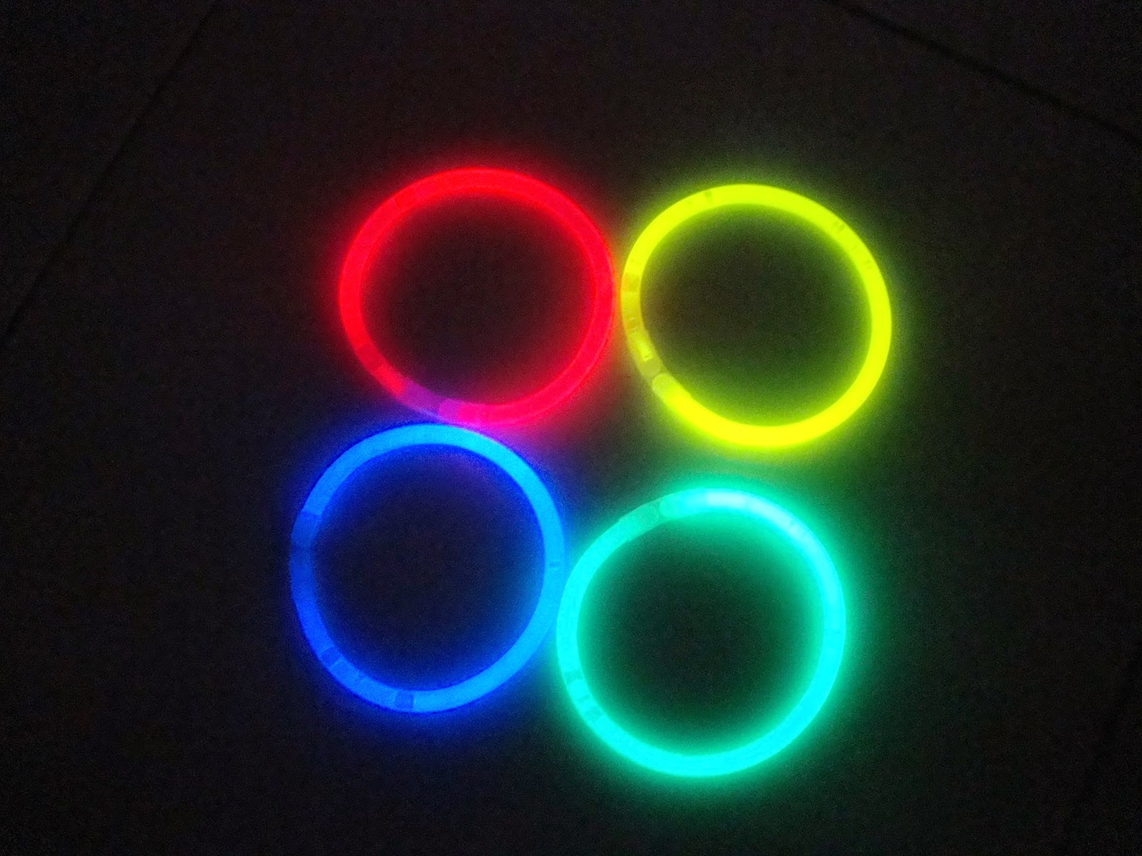 Dunia Gemerlap: Gelang Glow Stick / Gelang Light stick Fosfor Model Potek