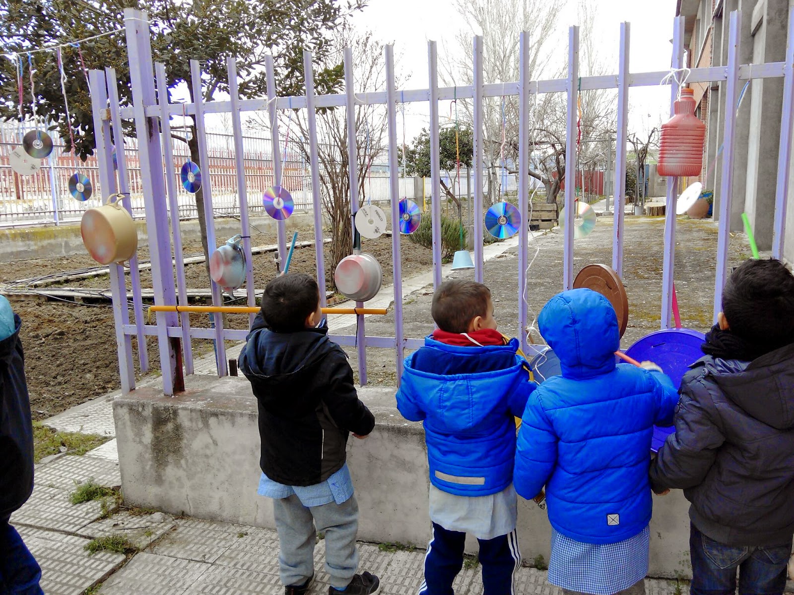 LOS PEQUES DEL PICASSO: Nuestra pared musical