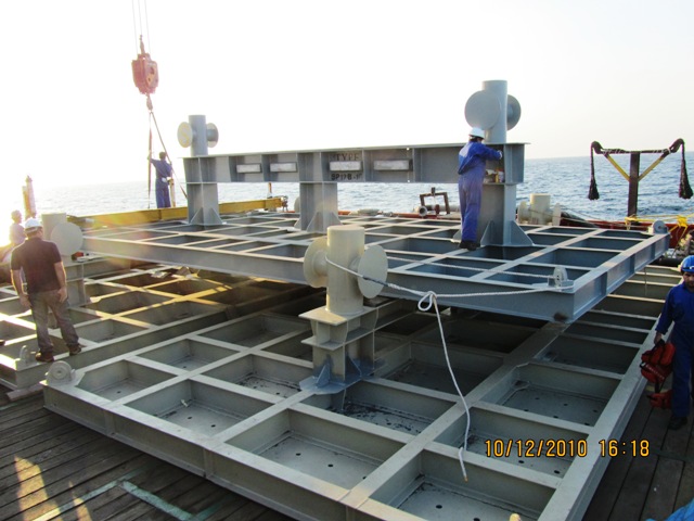 Offshore Engineering: subsea pipeline crossing support