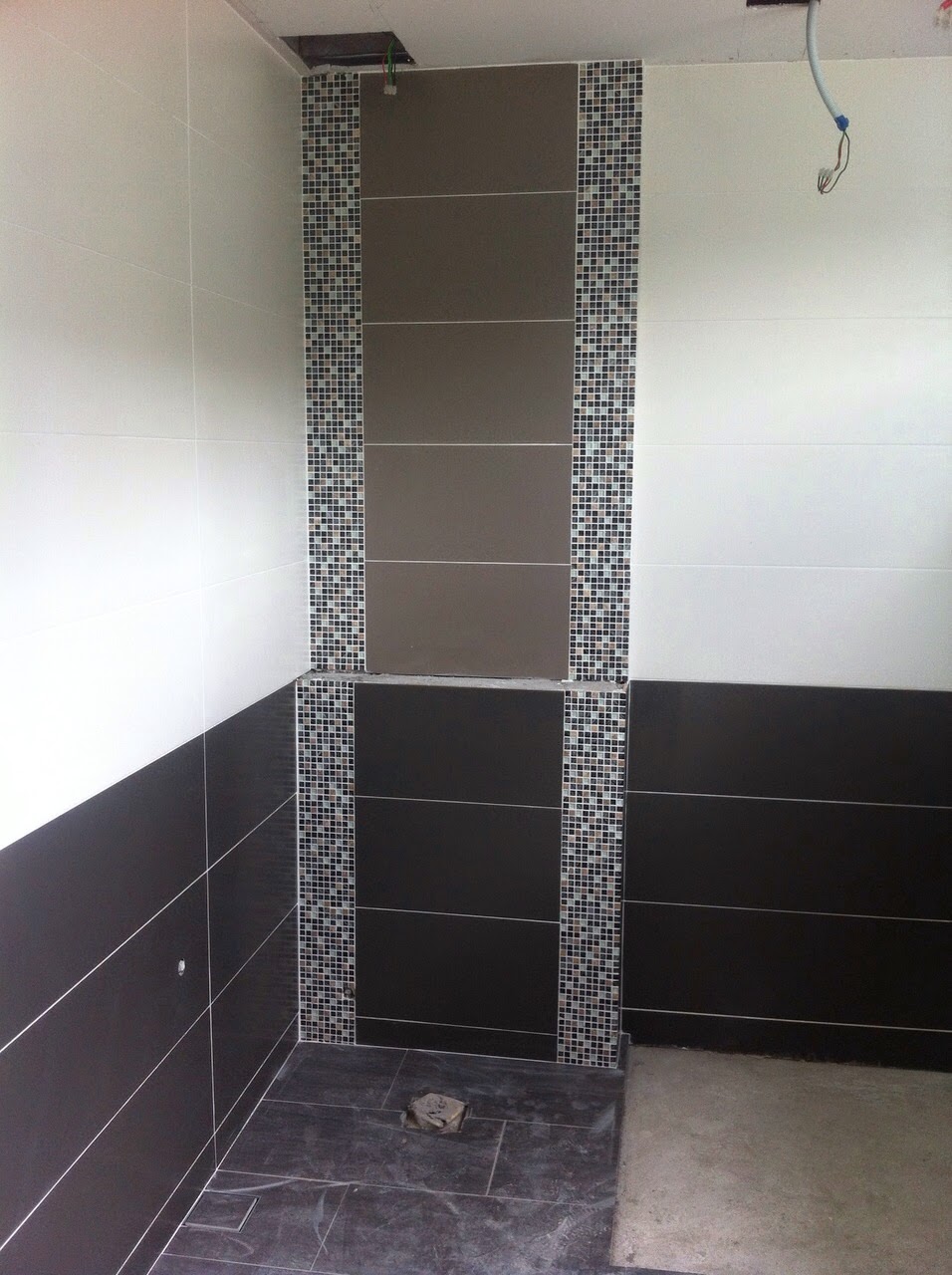 Pasang tile tandas
