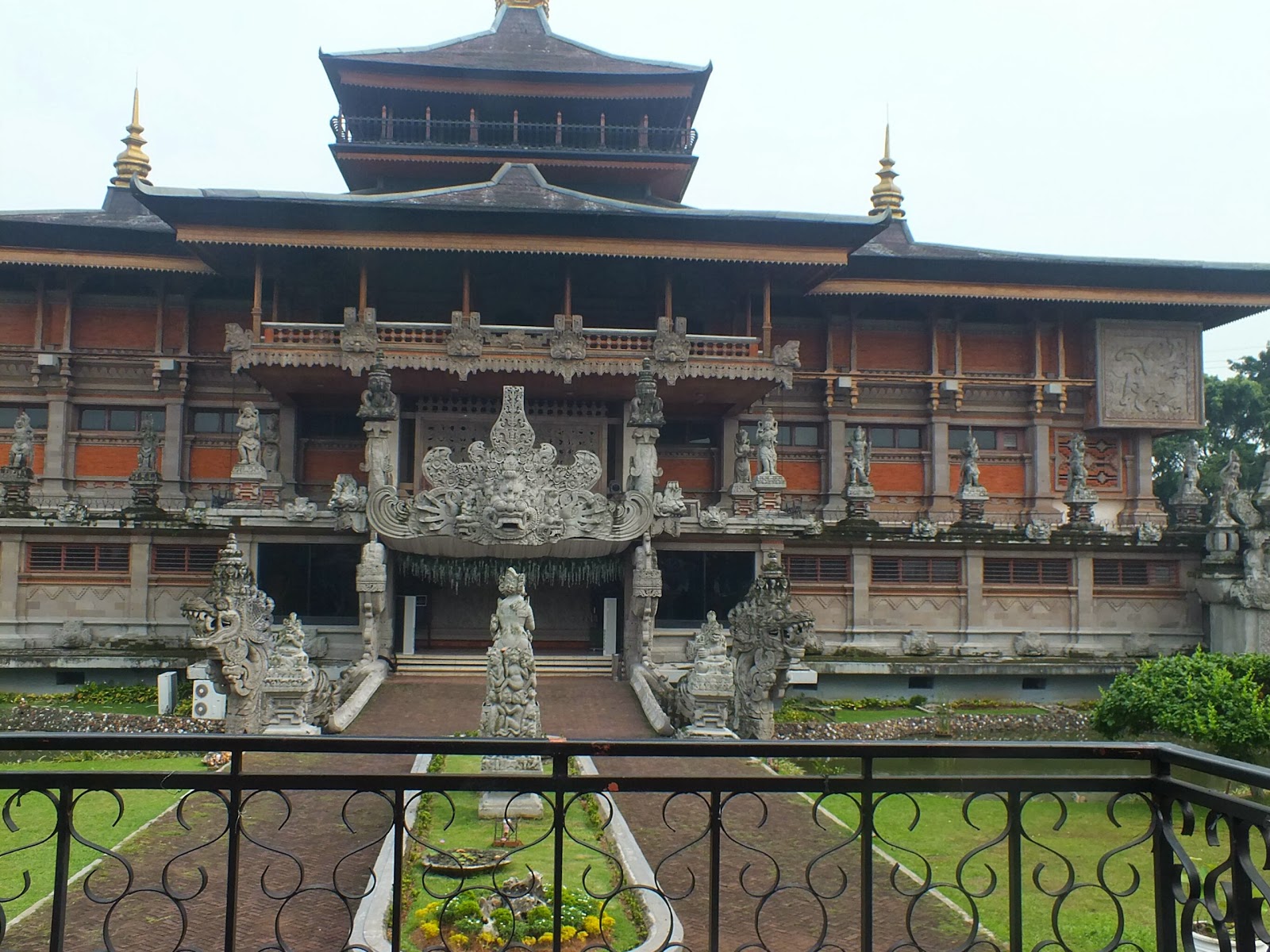 Ayhu Family's: Museum Indonesia TMII