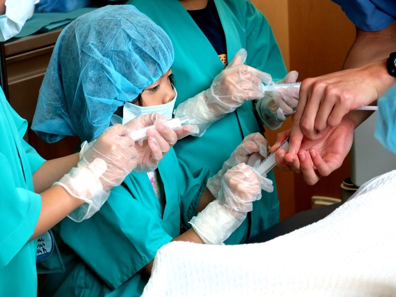 The J Babies: Doctor For A Day!