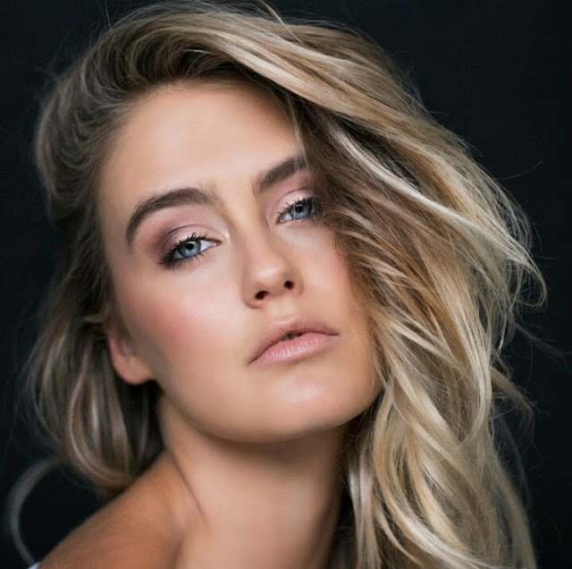 BlondeyeGal: Muse of the Moment: Stephanie Claire Smith!