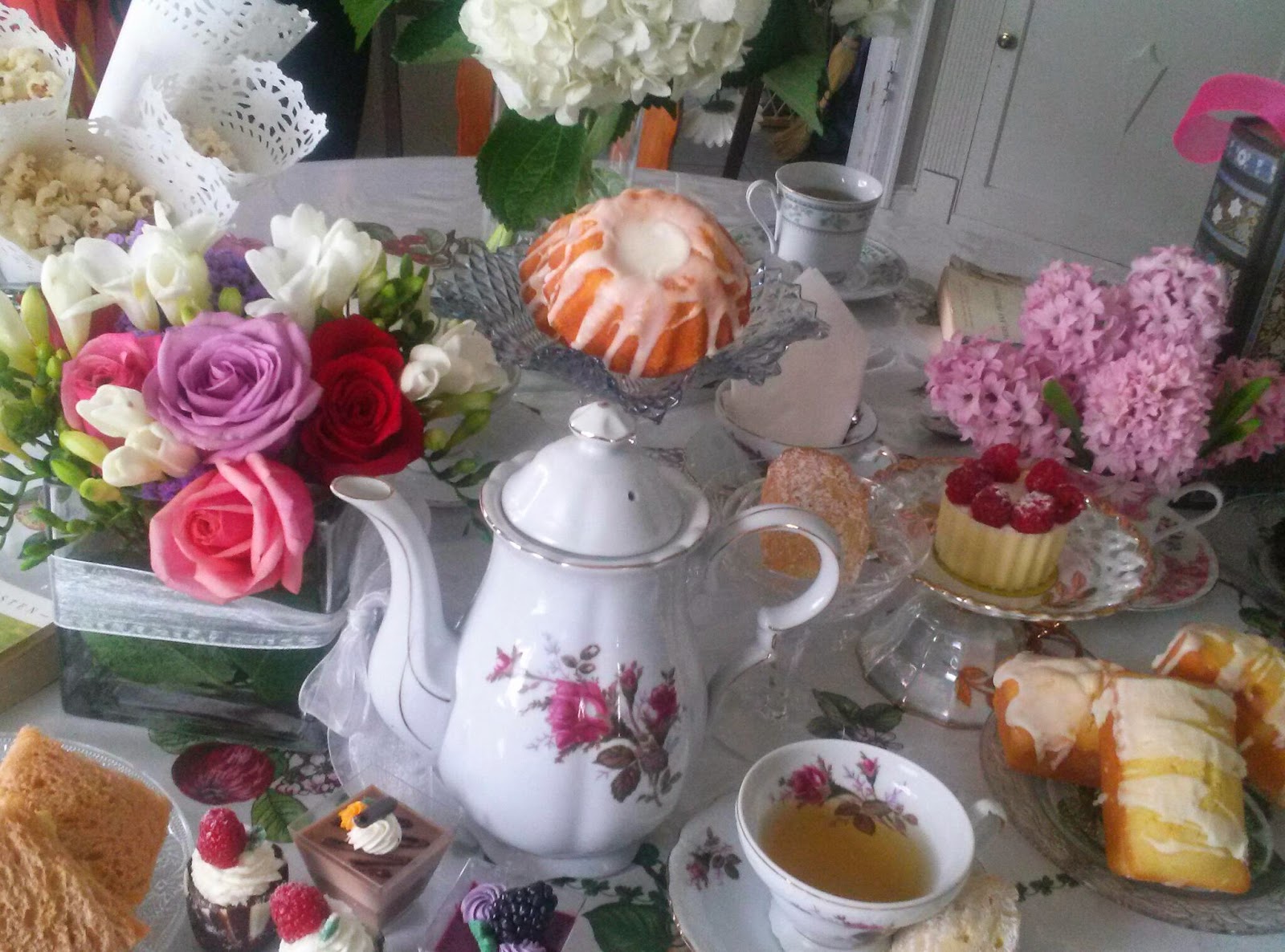 Feli Nelson: A Splendid Spring Afternoon Tea
