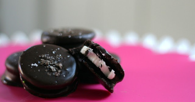 Chocolate Covered Oreos with Sea Salt | {So Wonderful, So Marvelous}