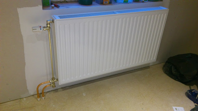 Huset - en övervåning blir till: Radiatorer på plats