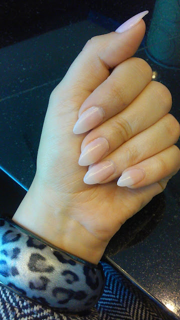 muaahmuxo: First time pointed nails