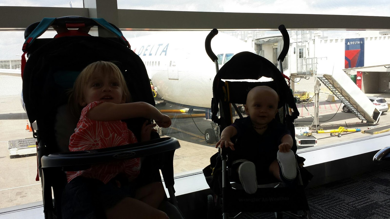 Life as we live it: The kids 1st ride on a airplane