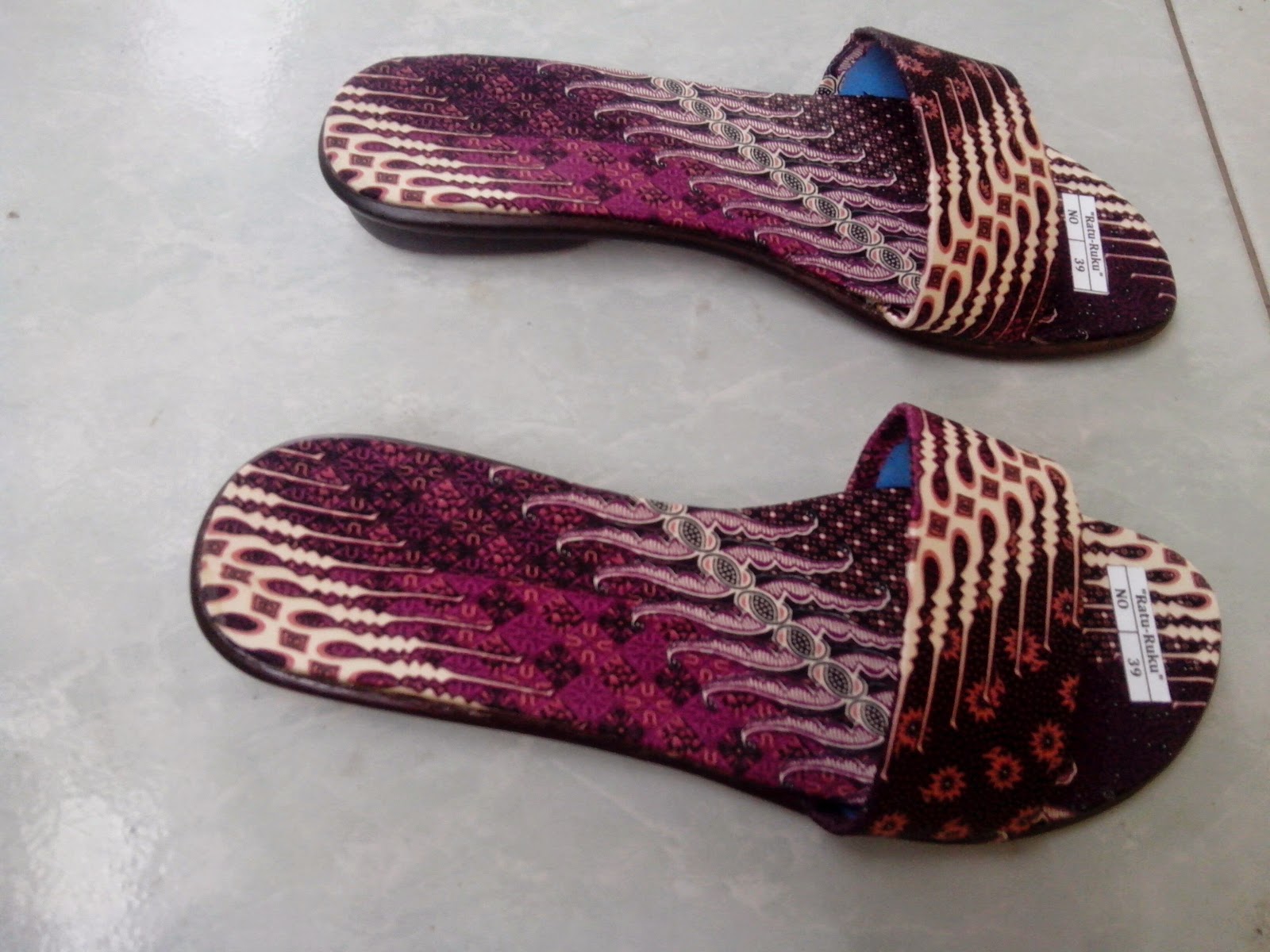 Sandal Batik "Ratu-Ruku": Sandal batik sutra halus tirta yudha by "Ratu ...