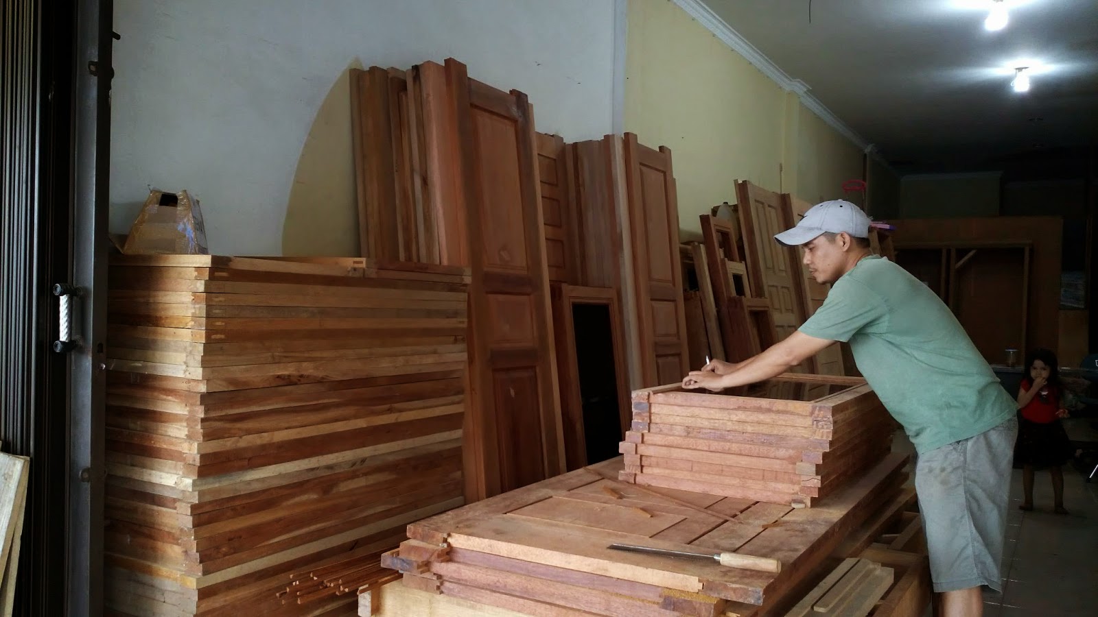 Menjual dan menerima tempahan berbagai jenis kusen, pintu dan jendela ...