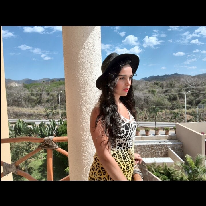 Monica Makaco: abril 2014