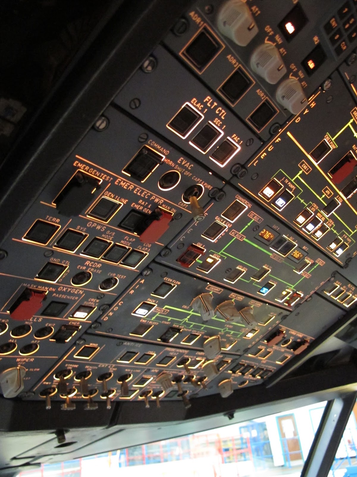 Vince's World: Tour of the Monarch Airlines hangar at Manchester