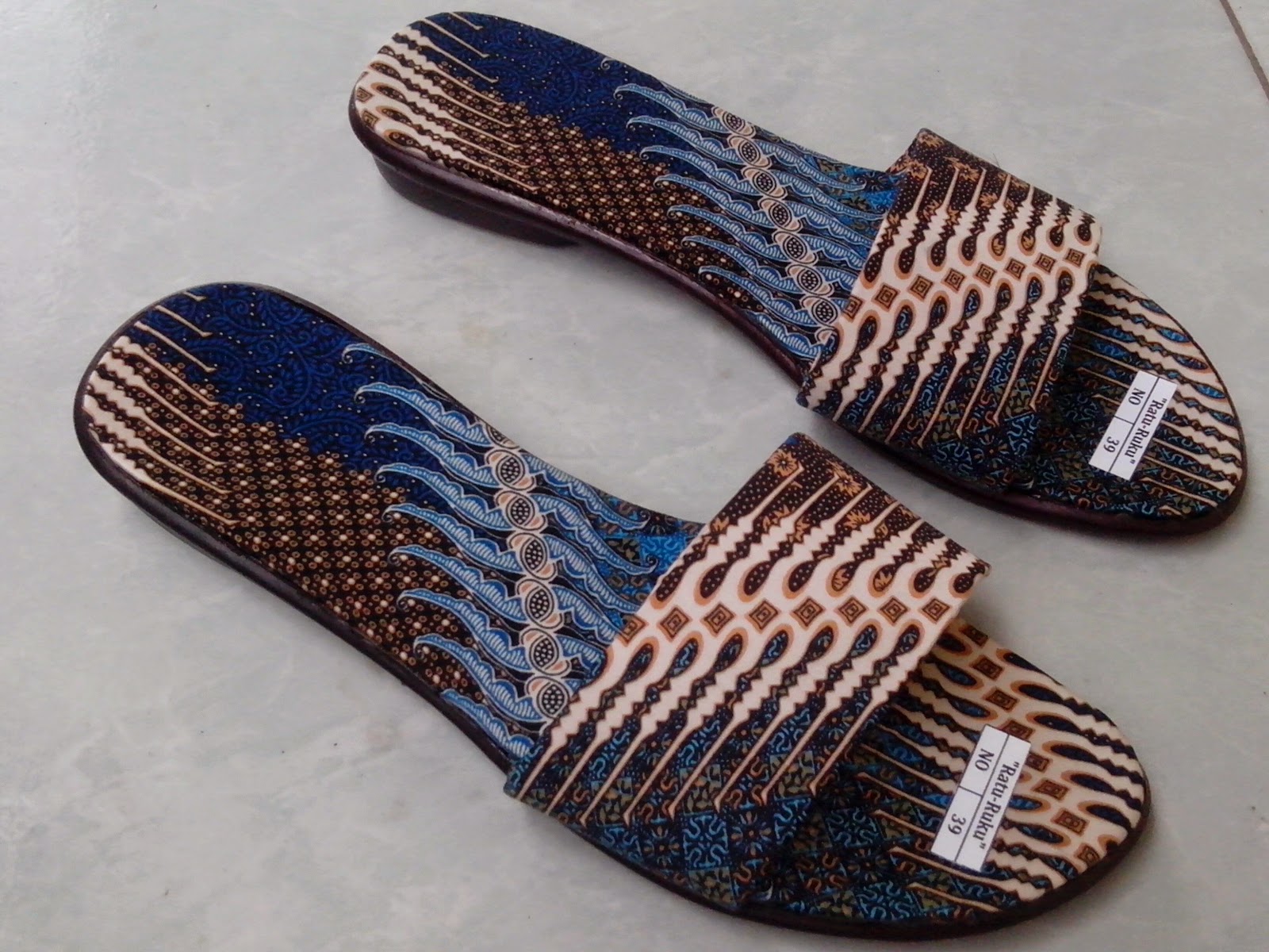 Sandal Batik "Ratu-Ruku": Sandal batik sutra halus tirta yudha by "Ratu ...