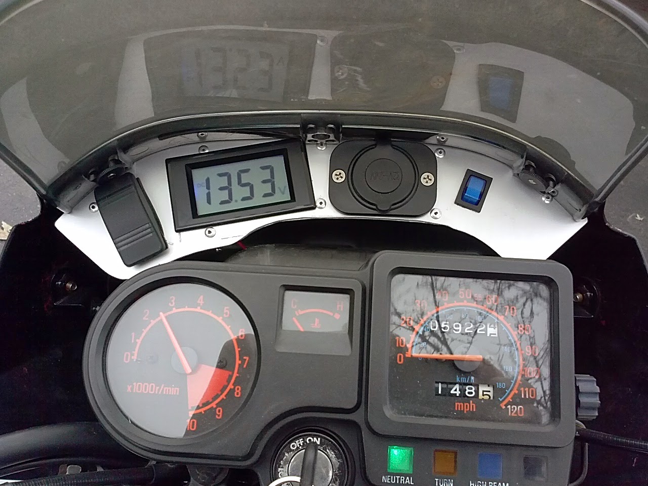 Geoff's KLR650 project: Connected dash voltmeter