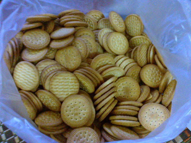 Aisyah Az-zahra: Kek Batik Biskut Marie - langkah demi langkah