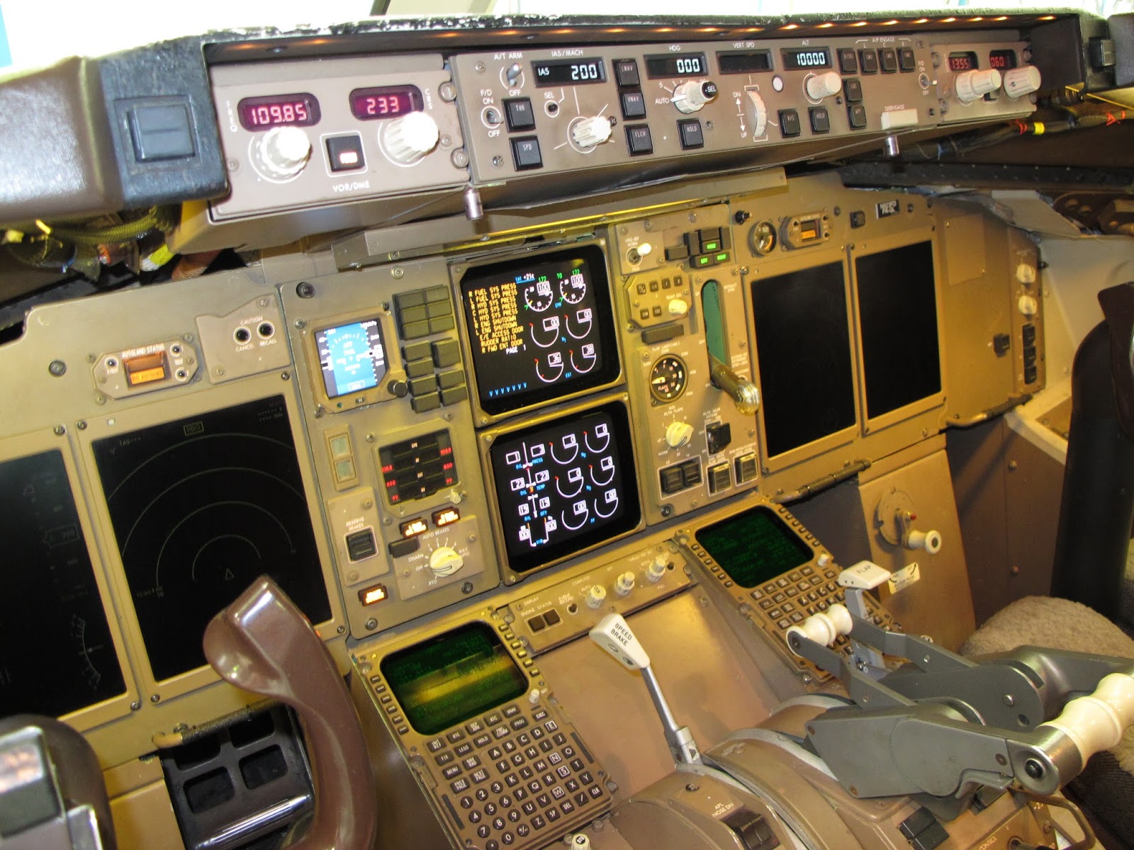 Vince's World: Tour of the Monarch Airlines hangar at Manchester