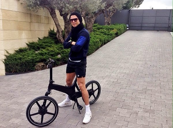 Cristiano Ronaldo 7: Cristiano Ronaldo : Time for a bike ride.
