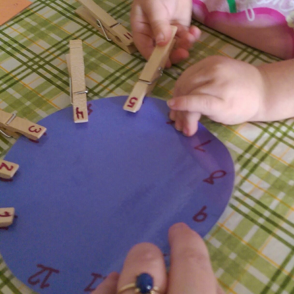 Busy Bag: Clothespin Counting