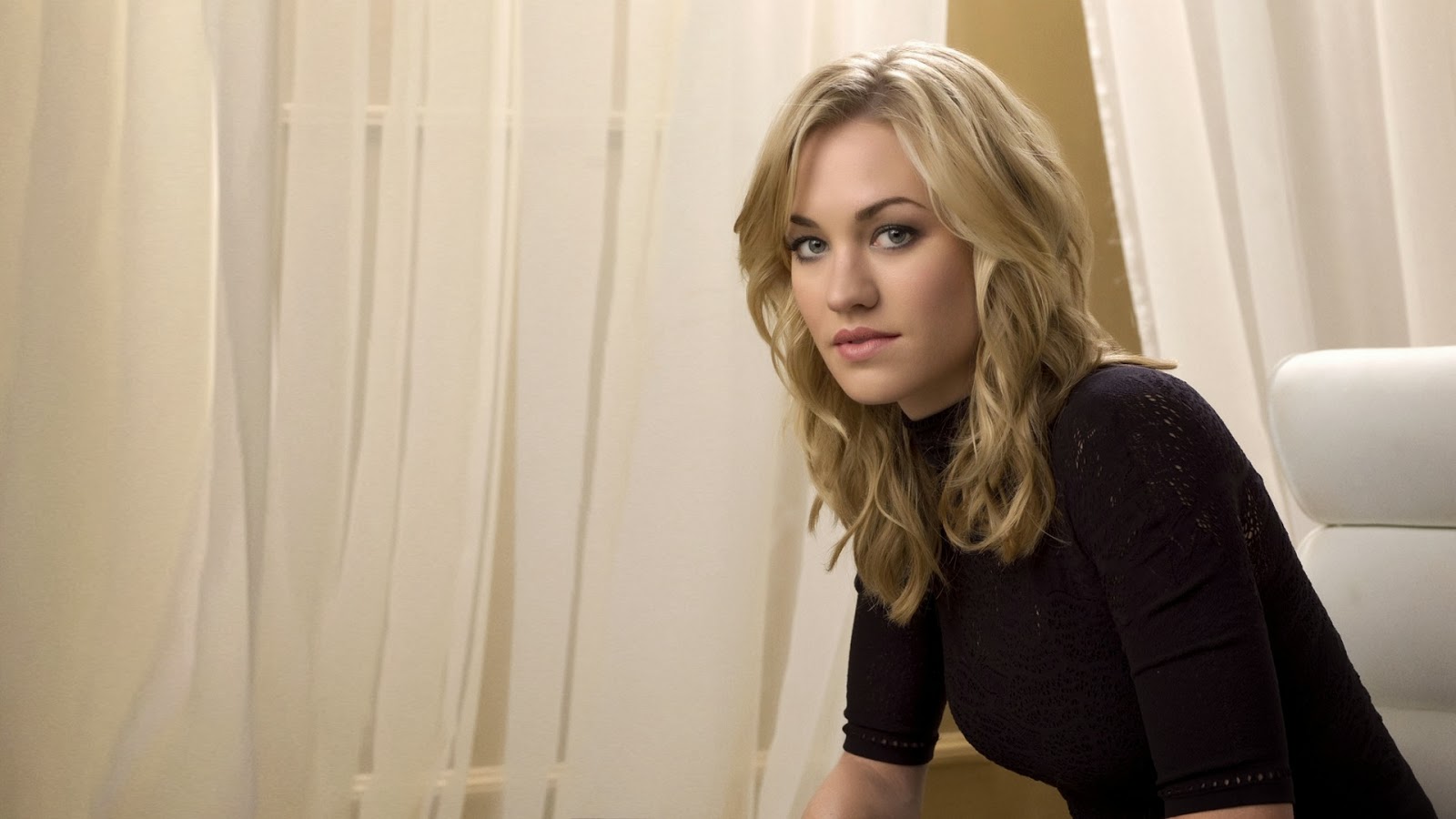 Classy Sexy Girls: Classy Sexy Girls - Yvonne Strahovski