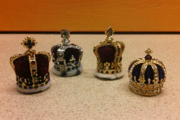 Rowena's Miniature World: Miniature Crowns