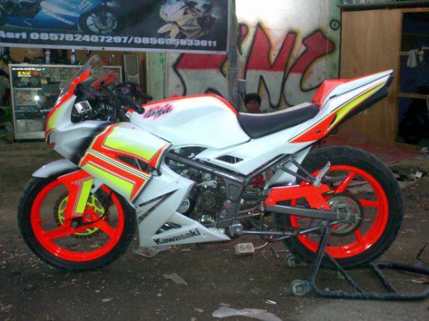 GALLERY MOTOR SPORT MODIFIKASI: Kawasaki Ninja RR warna Putih.