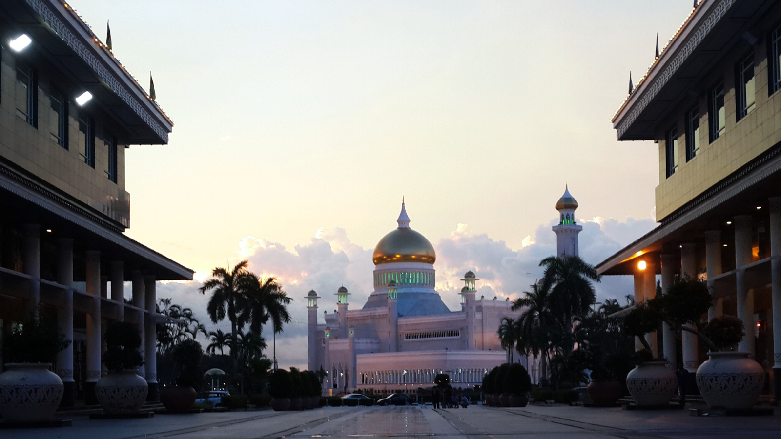 This Mosque is the Landmark of Brunei | Brunei Snapshots