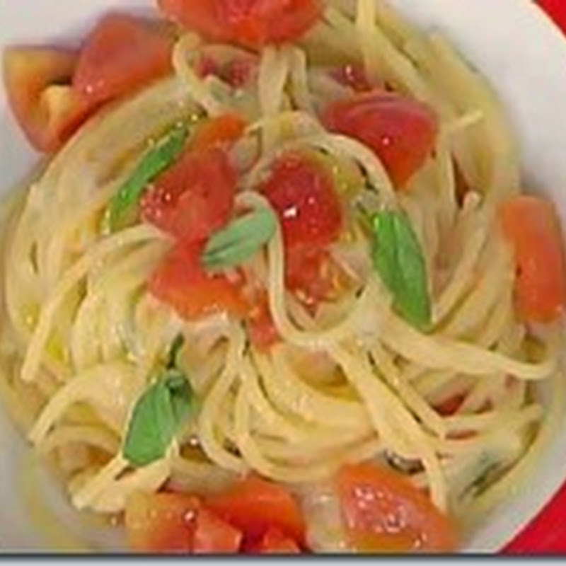 Spaghetti con lardo, pomodorini e provolone del monaco