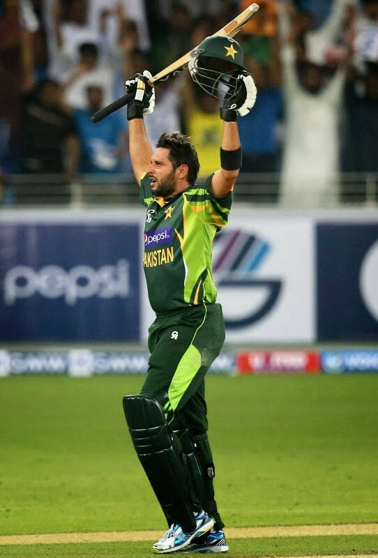 World of Cricket Fans: CATCH THE WINNING MOMENTS.