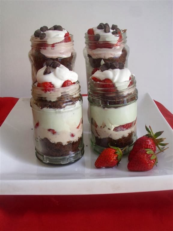 The Do-It-Yourself Mom: DIY Strawberry Cheesecake Chocolate Trifle