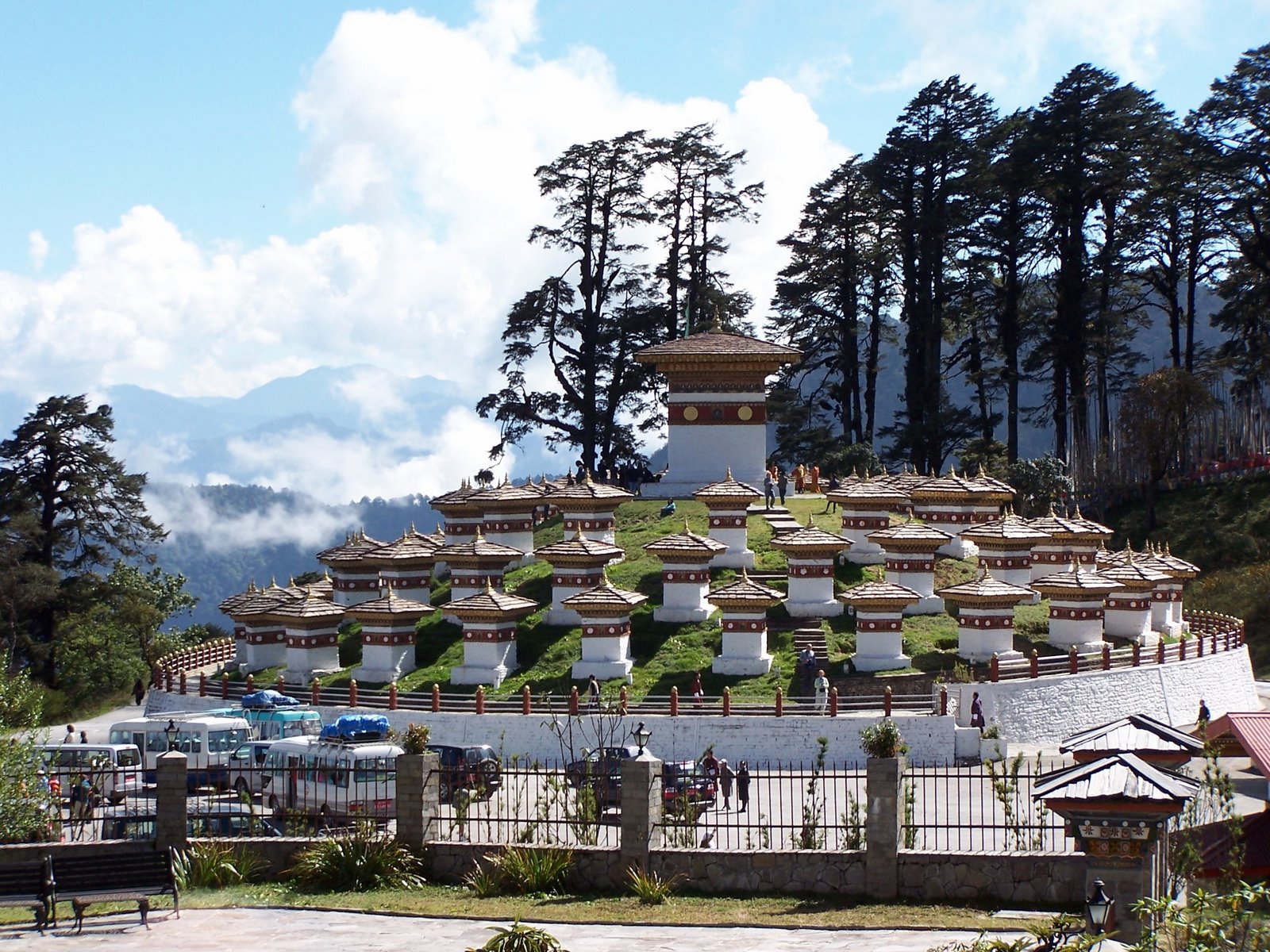 Viajando por el mundo: BUTÁN, el país del Dragón del Trueno