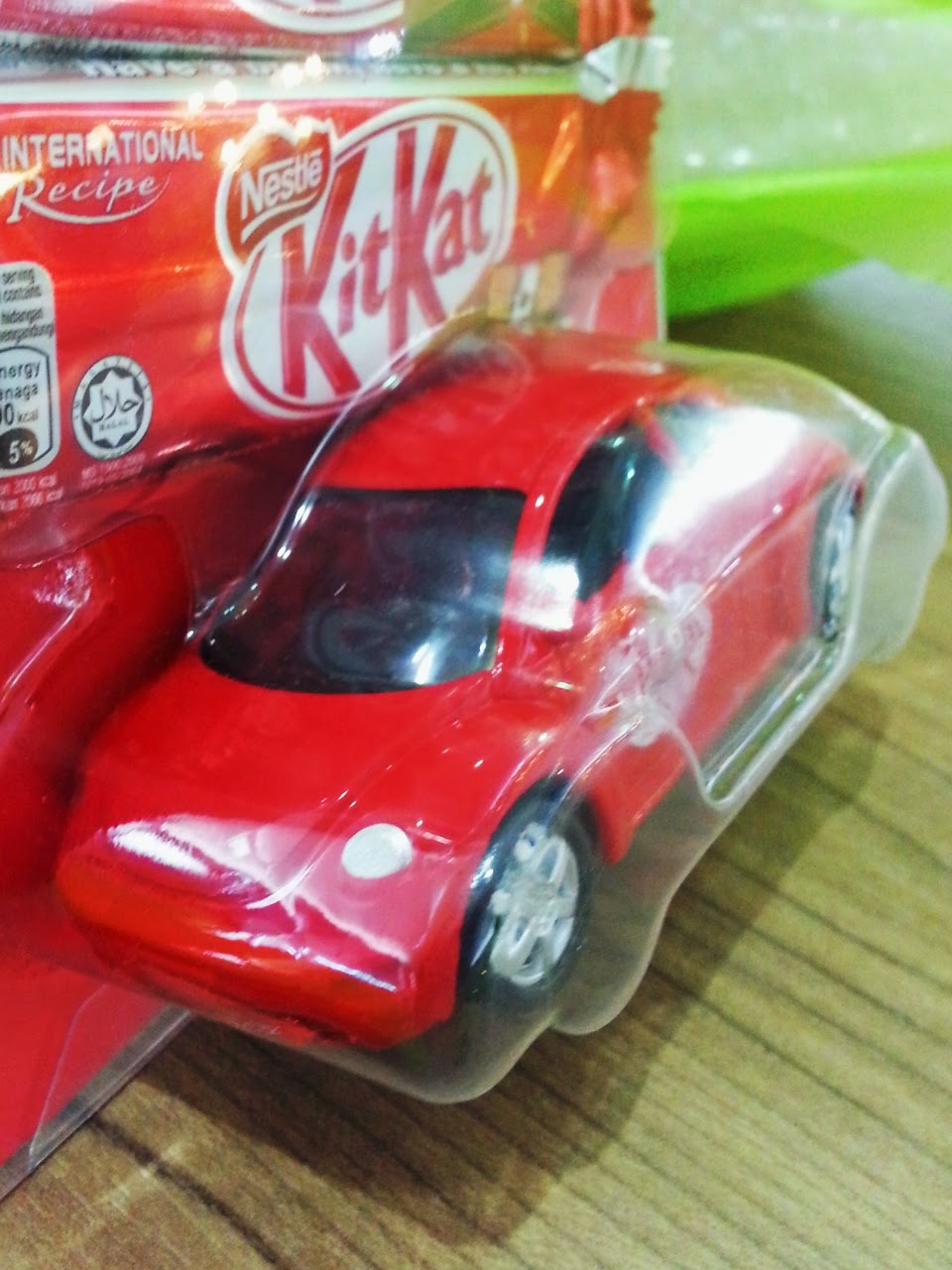 Gostan Sikit: Kit Kat ( Thailand ) toy car and heart shaped pillow
