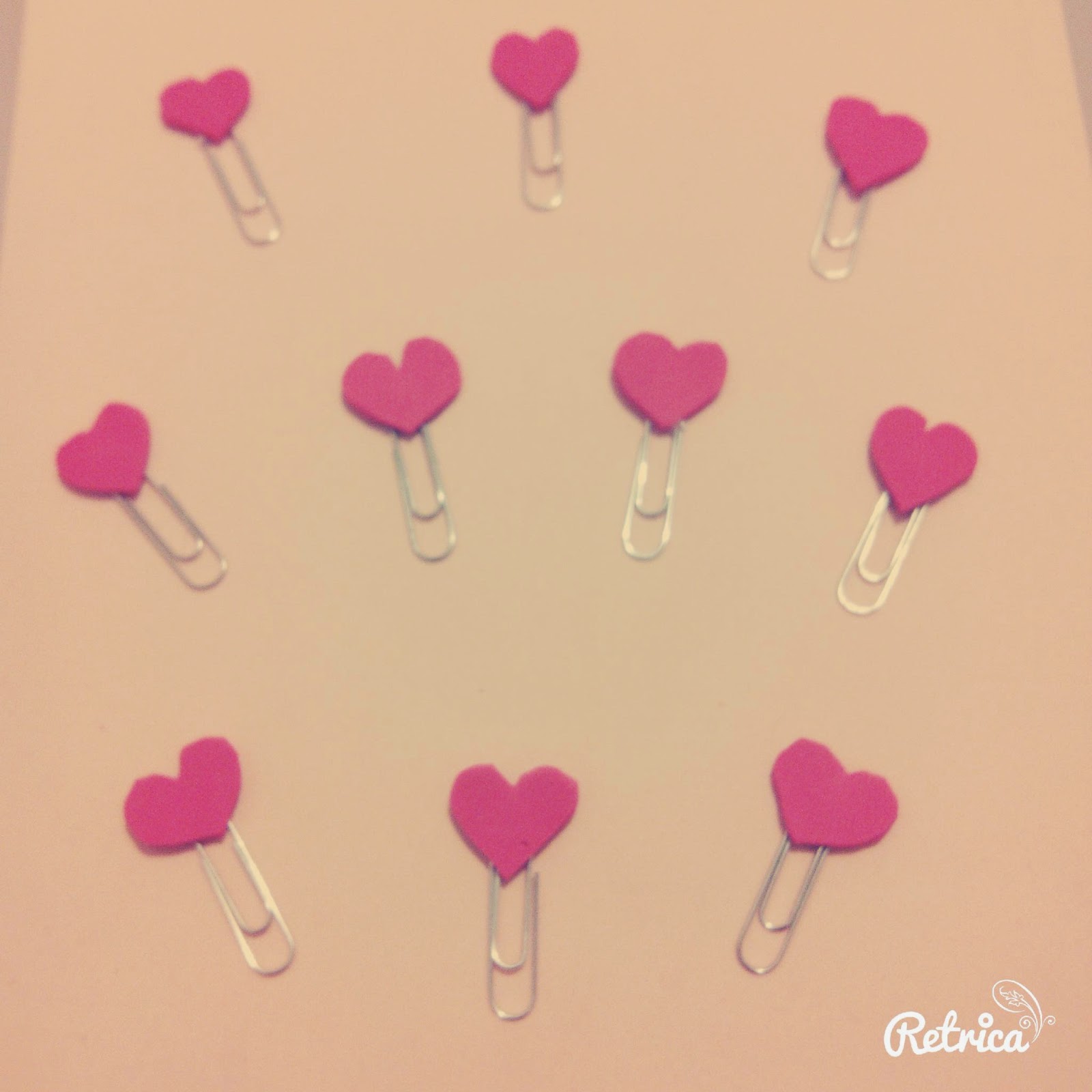 Con mano y corazón. : Clips con corazones.