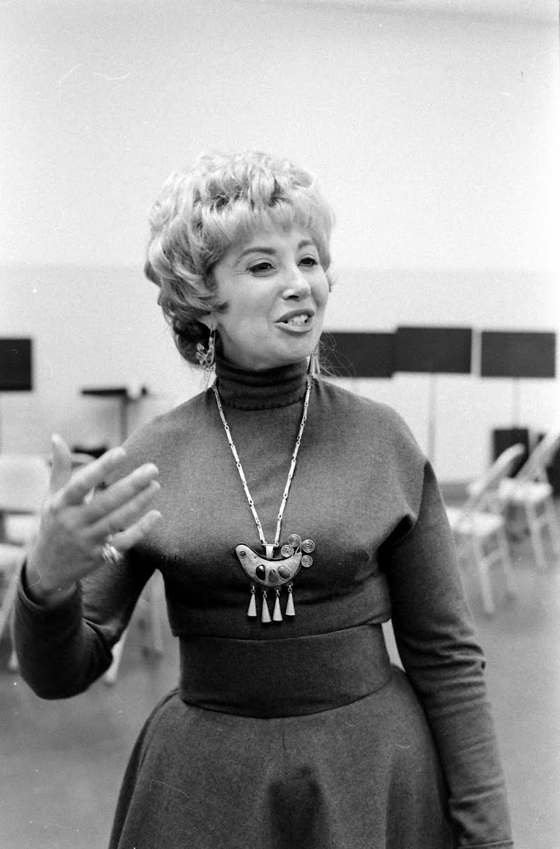 Beverly Sills - Opera Singer - Leonard Mccombe — Google Arts & Culture