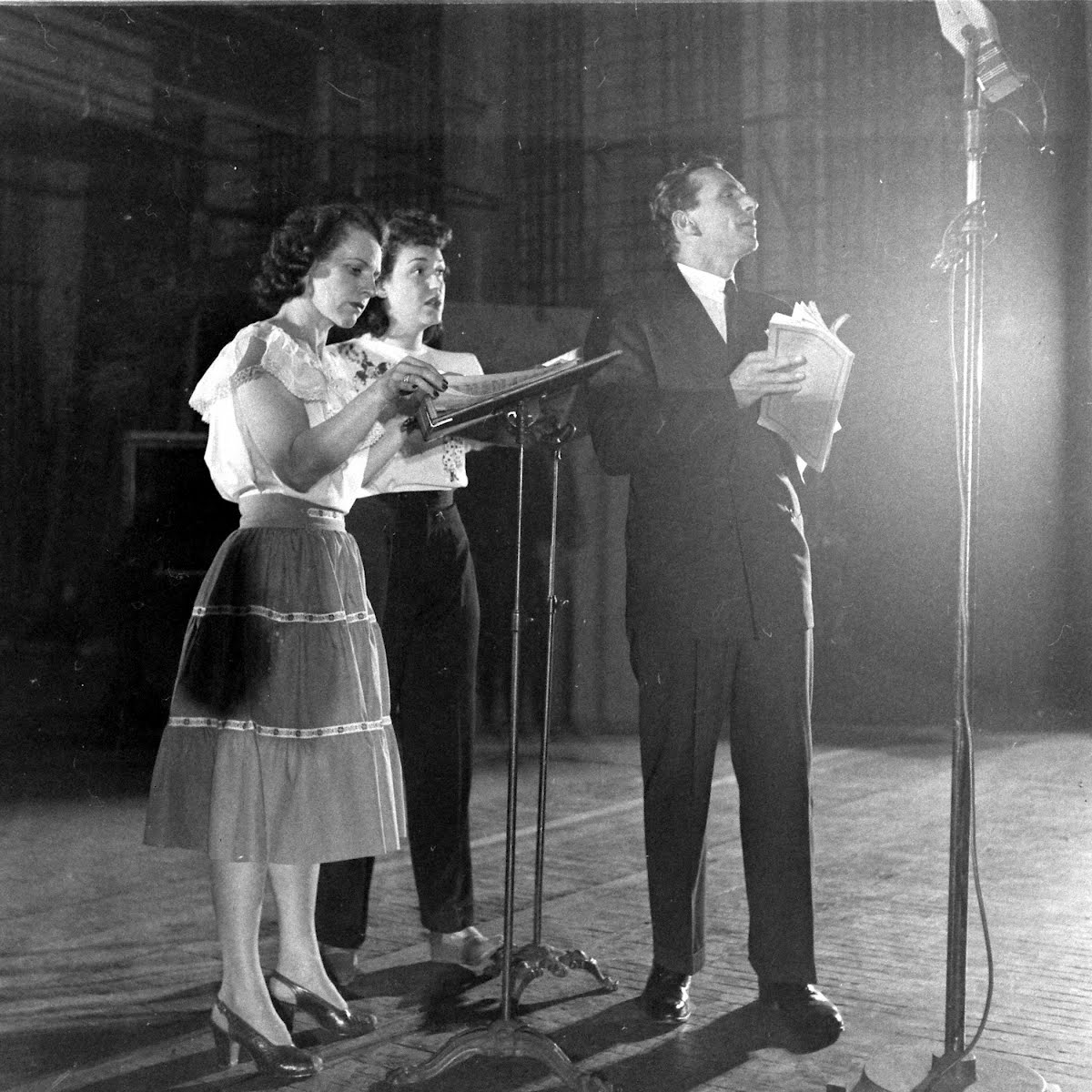 Met Stars Recording - Ralph Morse — Google Arts & Culture