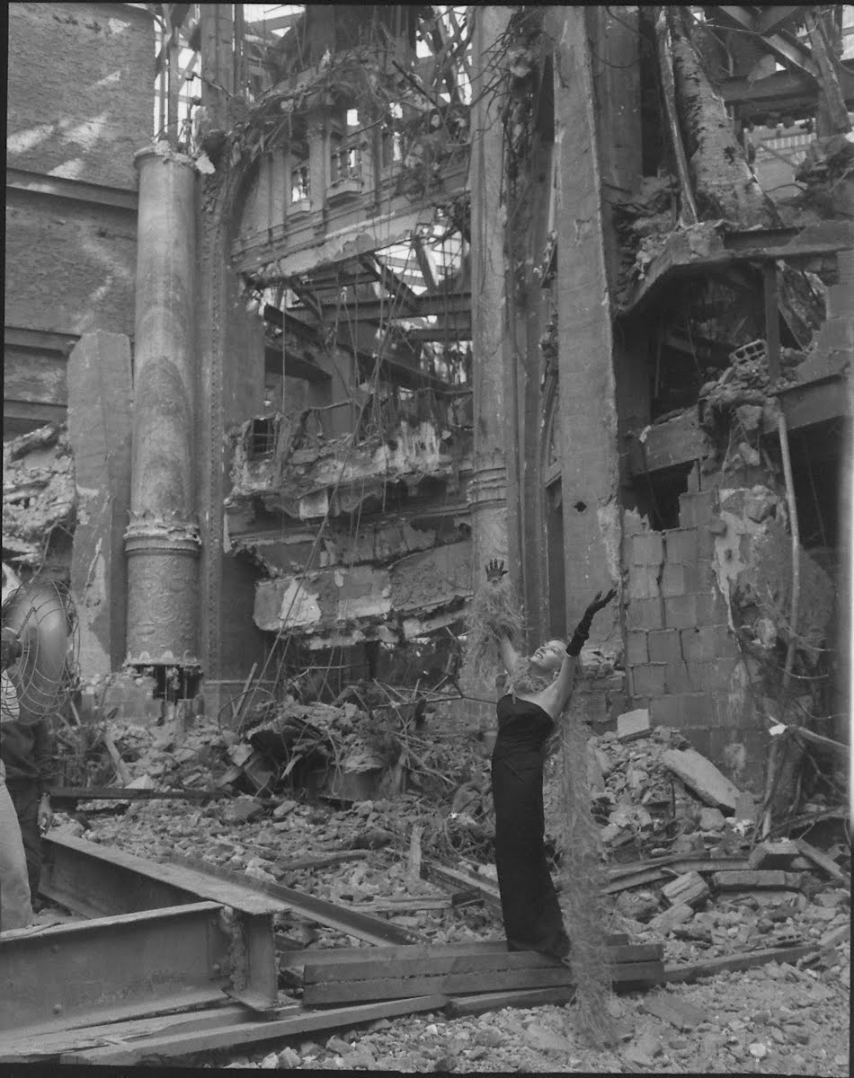 Gloria Swanson At Roxy - Eliot Elisofon — Google Arts & Culture